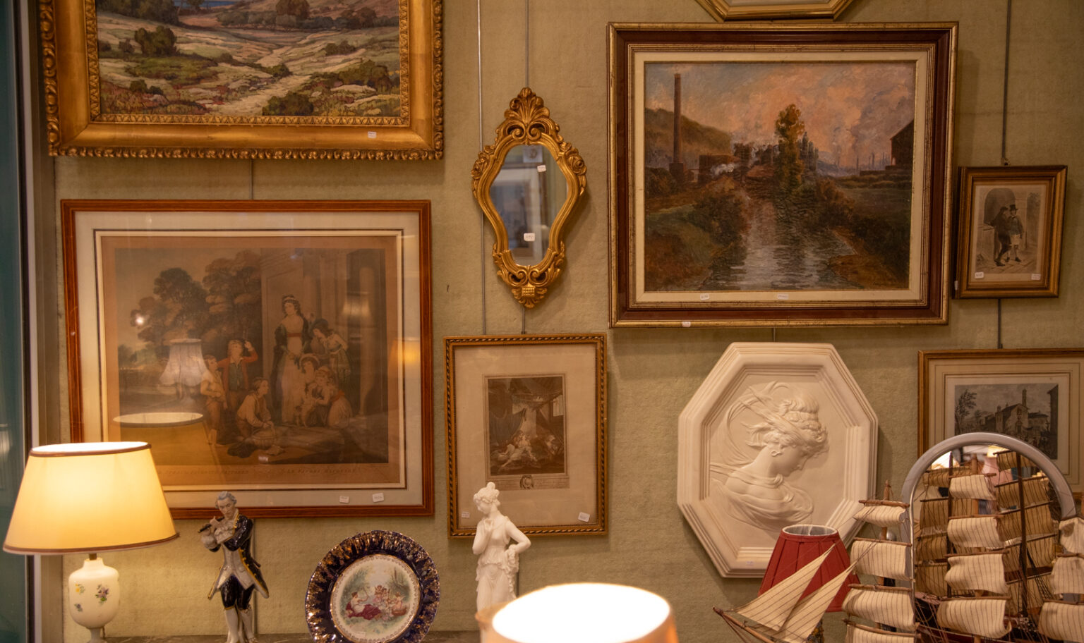 A Guide to Antique Shopping in Paris - Wine Country Table
